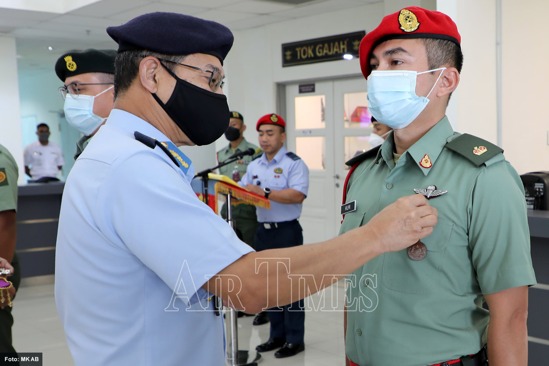 9 pegawai, 2 anggota ATM terima pingat PNBB | Air Times News Network