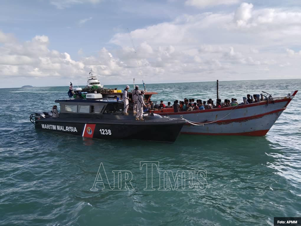 APMM, ABF usir 60 etnik Rohingya ceroboh perairan Malaysia | Air Times ...