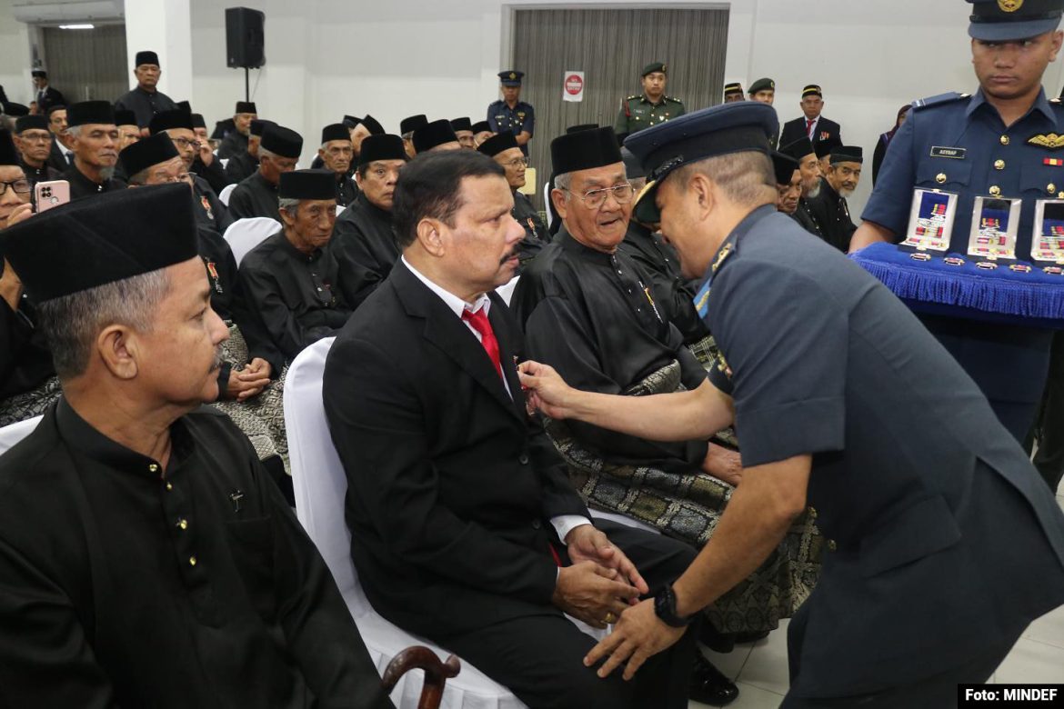 Jasa dan pengorbanan 448 veteran ATM diiktiraf, terima Pingat Jasa ...